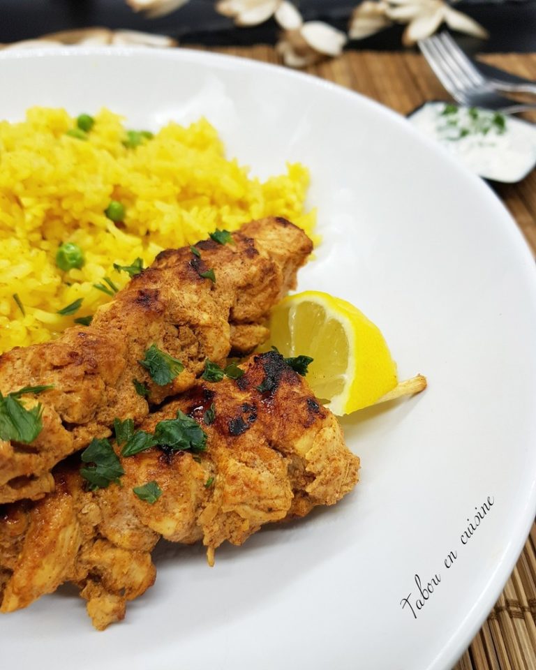 Riz au curry et brochettes épicées à l’indienne